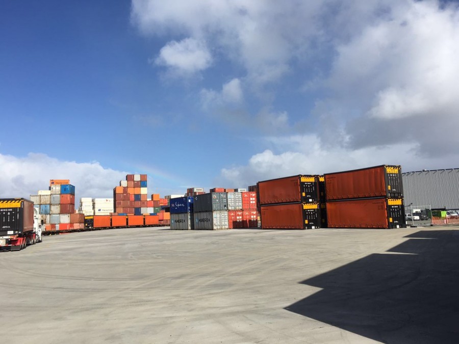 HEAVILY LOADED CONTAINER SEAMLESS PAVEMENT - Bosfa